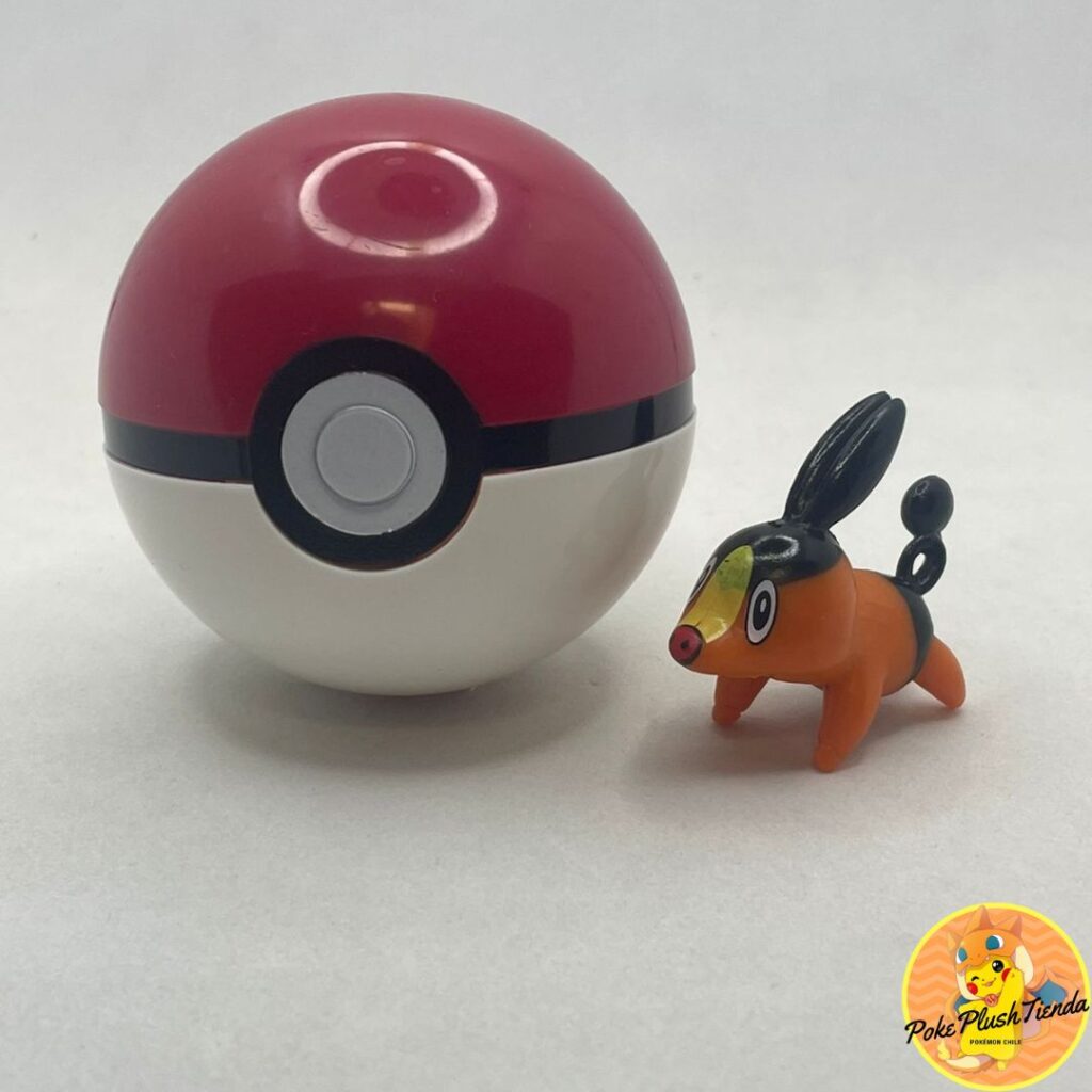 Pokebola más figura en su interior – PokePlush